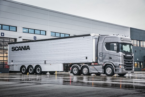 Out And About In Scania’s V8 - Transport News